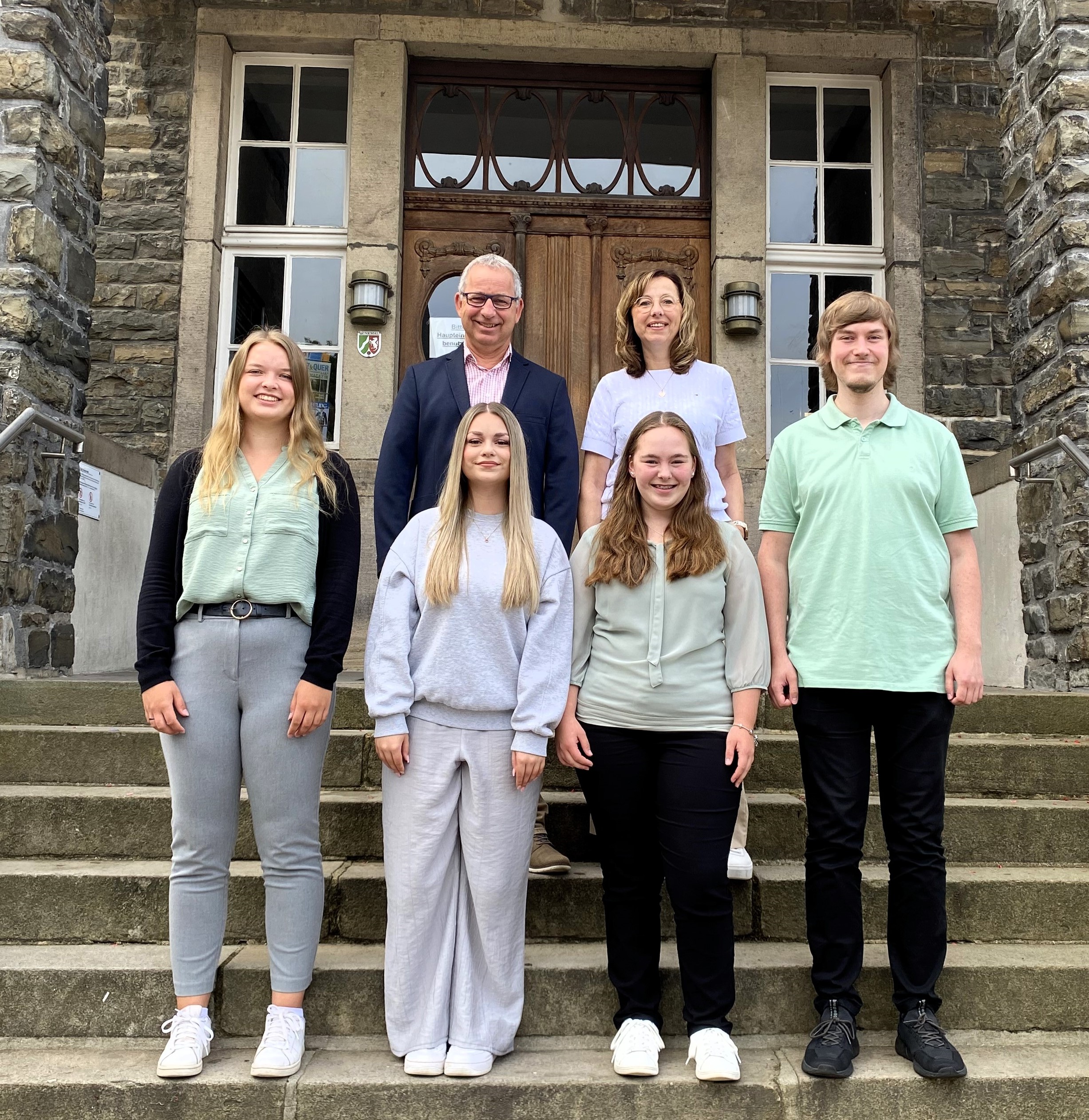 Berufsstart für vier junge Menschen bei der Stadt Neuenrade